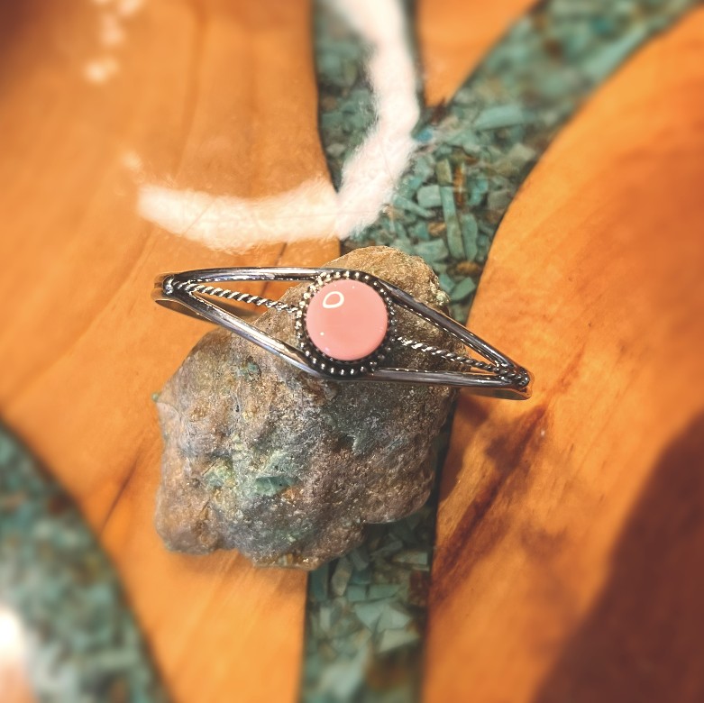 Pink Conch Bracelet - Native American Turquoise Jewelry - Dakota Sky Stone